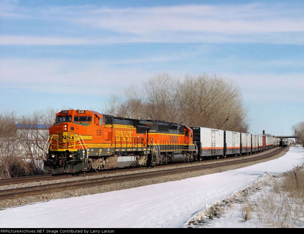 BNSF 538 takes a string of Manufacturers Railway cars west.
